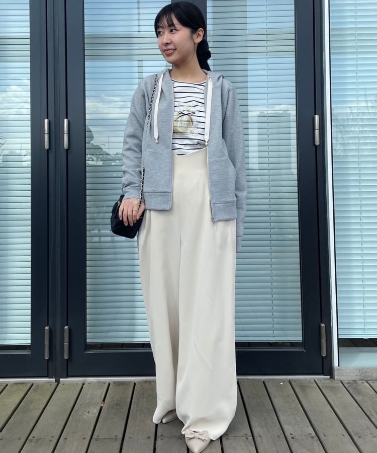 大人可愛い・きれいめ】リボン刺繍ダンボールZIPフーディ 大人可愛い・きれいめ】リボン刺繍ダンボールZIPフーディ