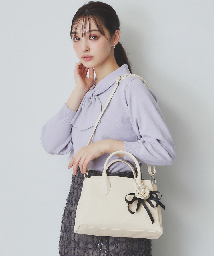 2WAY】フラワーチャーム付きショルダー取外し可バッグ 2WAY】フラワーチャーム付きショルダー取外し可バッグ