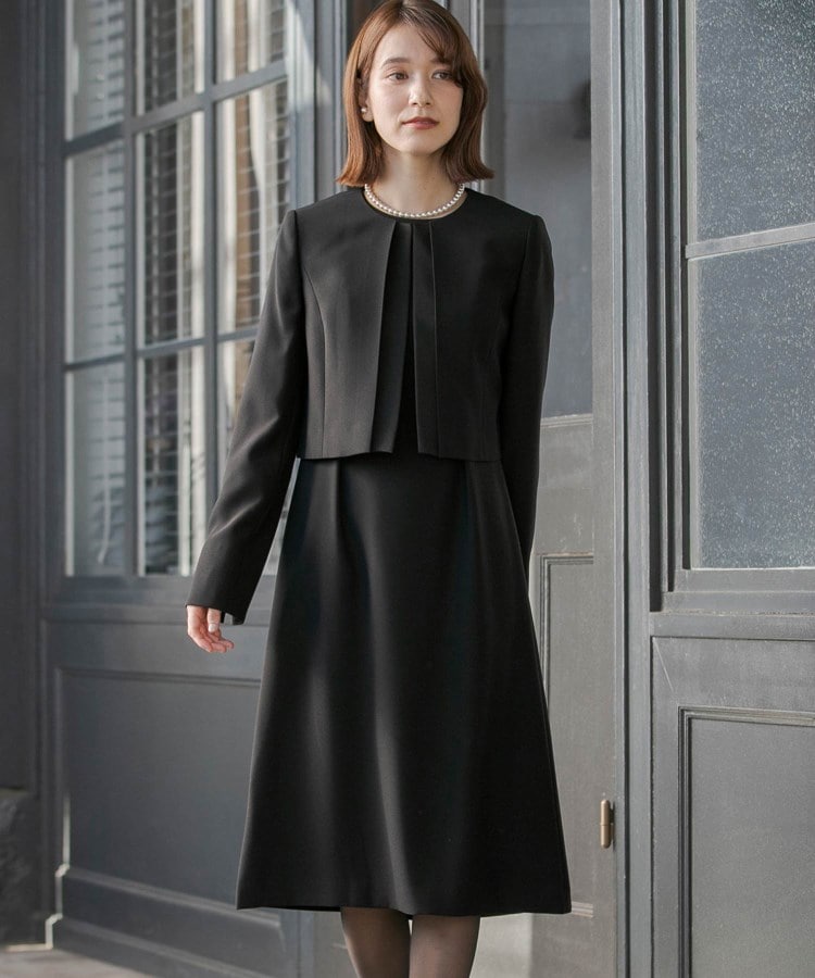 INDIVI エッジの効いたシンプルなノーカラーアンサンブル 【喪服 INDIVI エッジの効いたシンプルなノーカラーアンサンブル 【喪服